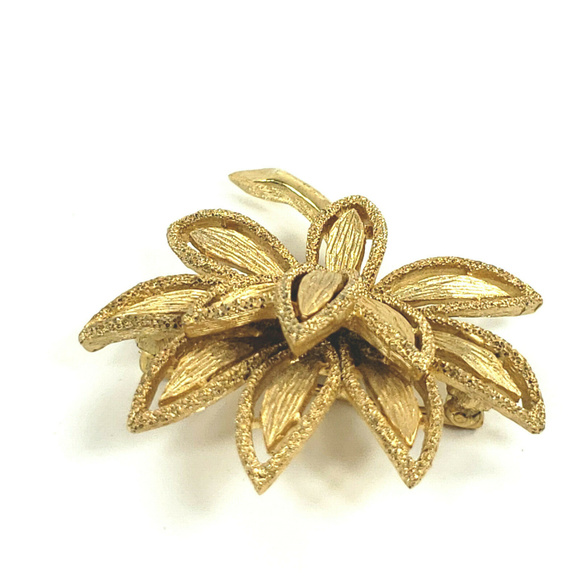 Avon | Jewelry | Vintage Avon Flower Brooch Gold Tone Filigree Pin ...